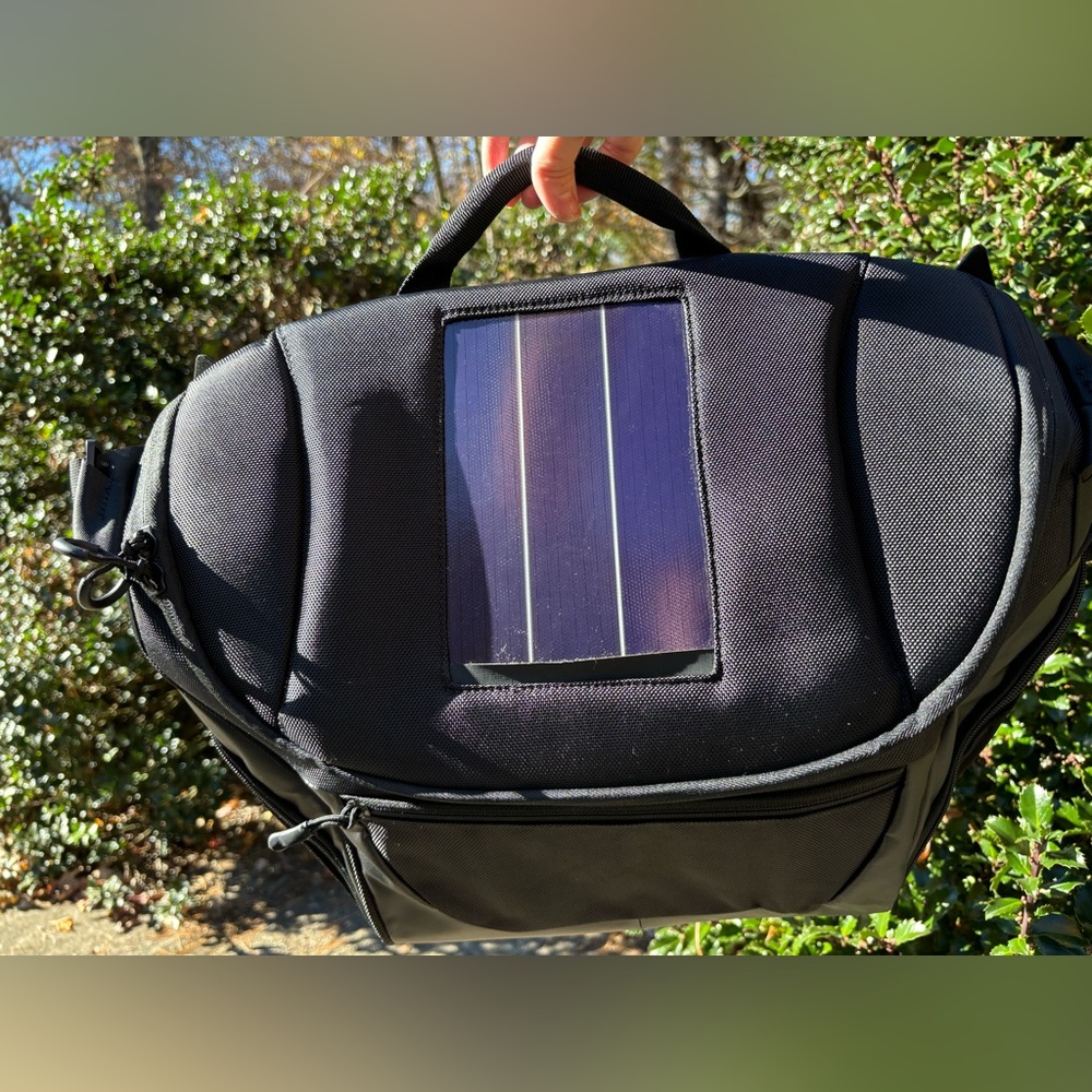 Catalyst Solar Messenger Bag. - Gem